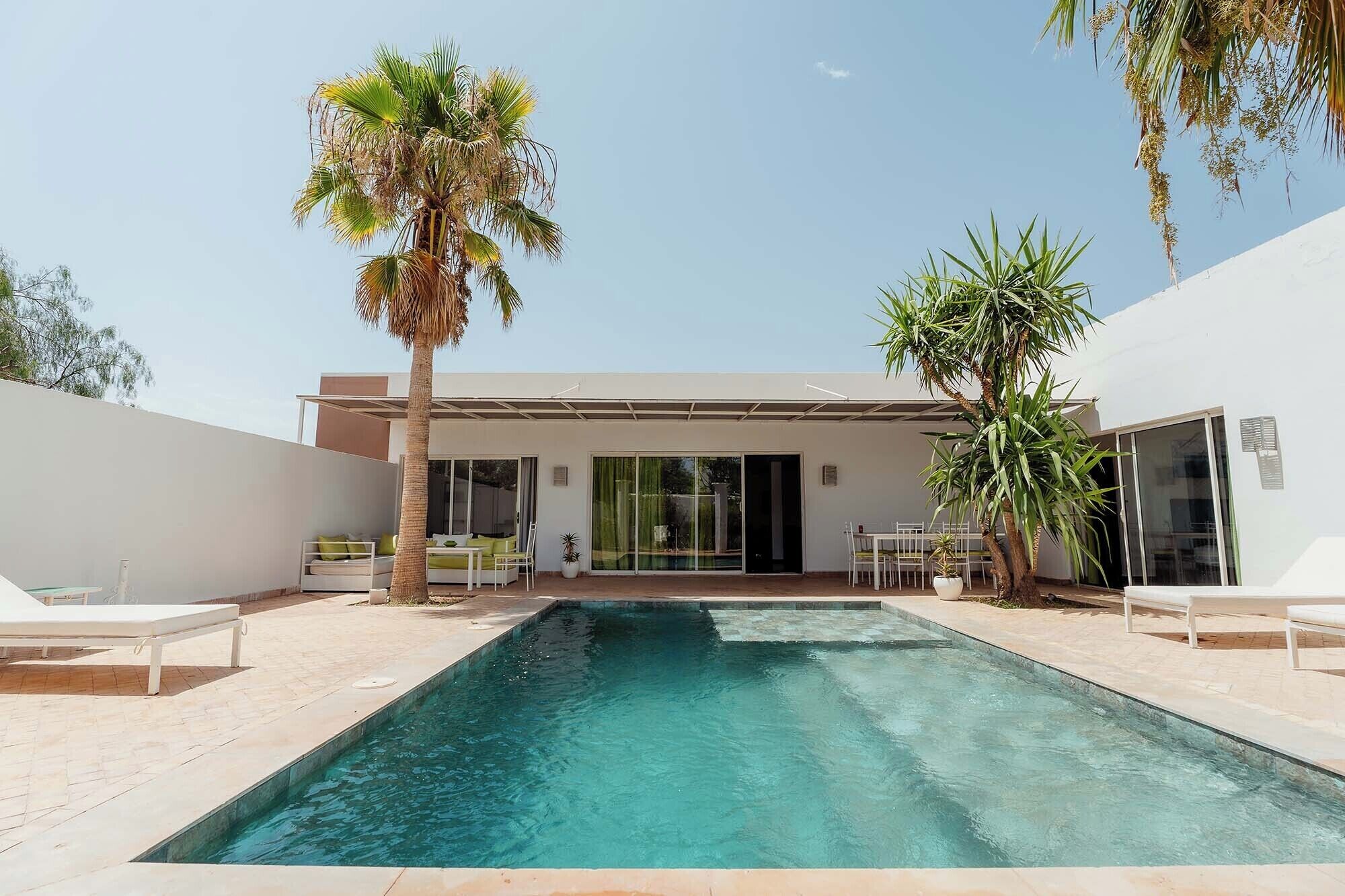 Villa, vista para a piscina | Terraço/pátio interior