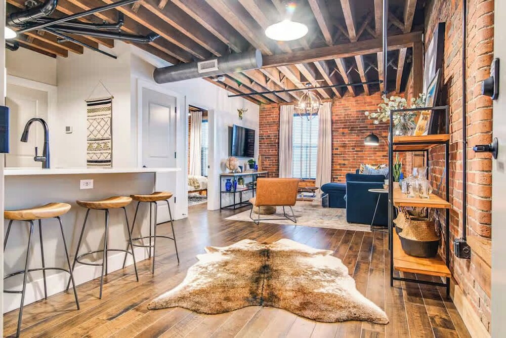 Romantic Nashville Loft | Speakeasy | Near DT-Pool - Nashville | Vrbo
