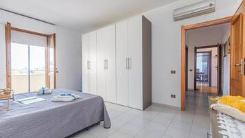 Apartamento Familiar, vários quartos (Casa Gialla) | 2 quartos, ferro/tábua de engomar, Wi-fi, roupa de cama fornecida