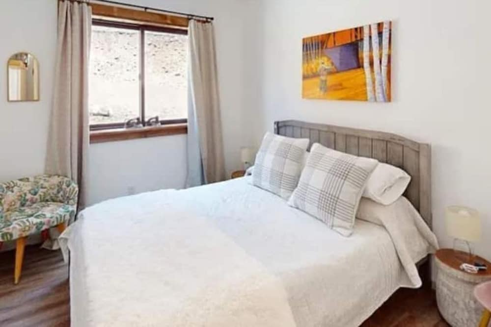 Black Canyon 4BR OffGrid Retreat Crawford Colorado Spacious 4-bedroom ...