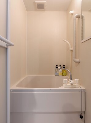 Quarto casal conforto | Banheiro | Chuveiro/banheira combinados, produtos de toalete grátis