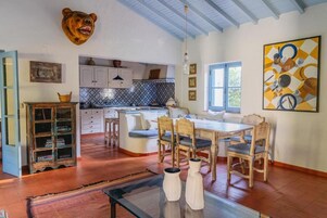 Casa Familiar, vista para o jardim | Sala de estar