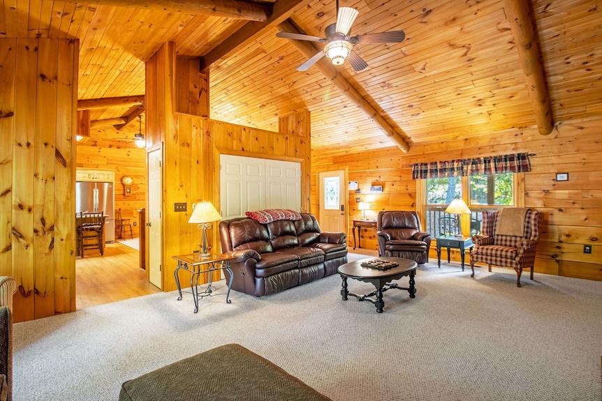 Cozy Log Cabin W/ Hot Tub & Game Room - Harrisonburg, VA