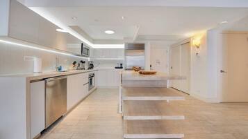 Apartamento, varanda, vista para o oceano | Cozinha privada