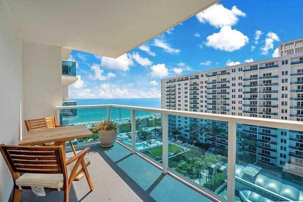Apartamento, sacada, vista para o oceano | Vista para praia/oceano