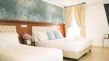 Suite Standard | Cofre no quarto, secretária