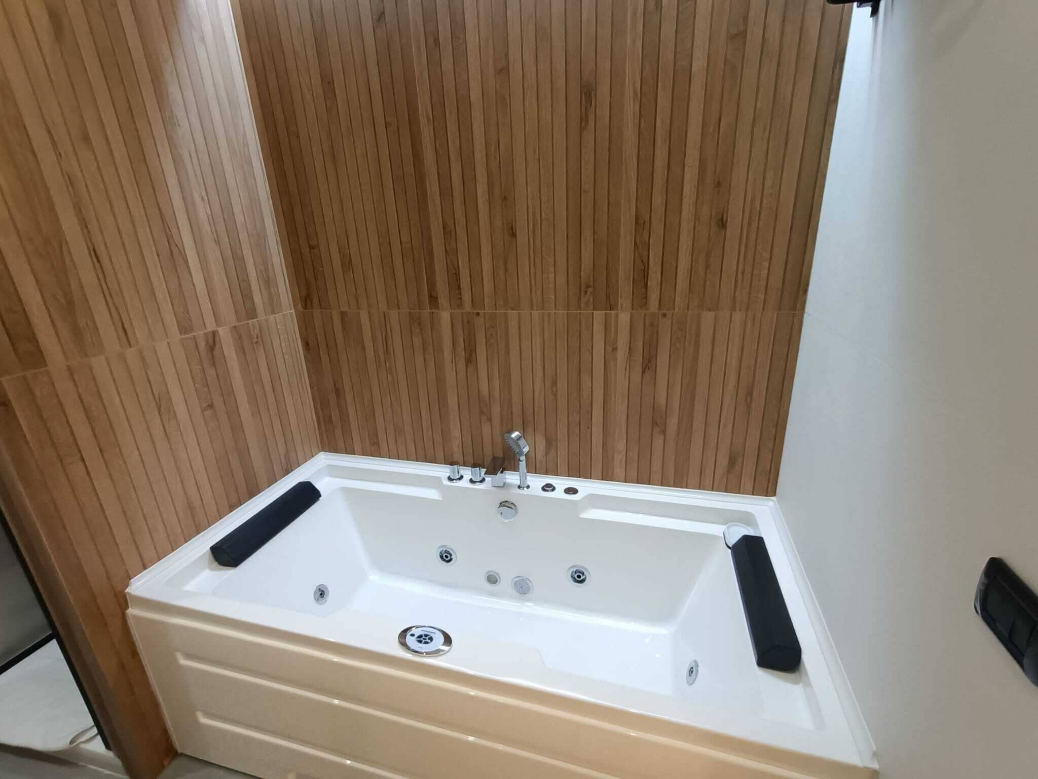 Estúdio Júnior | Casa de banho | Um secador de cabelo, toalhas fornecidas, sabão, champô 