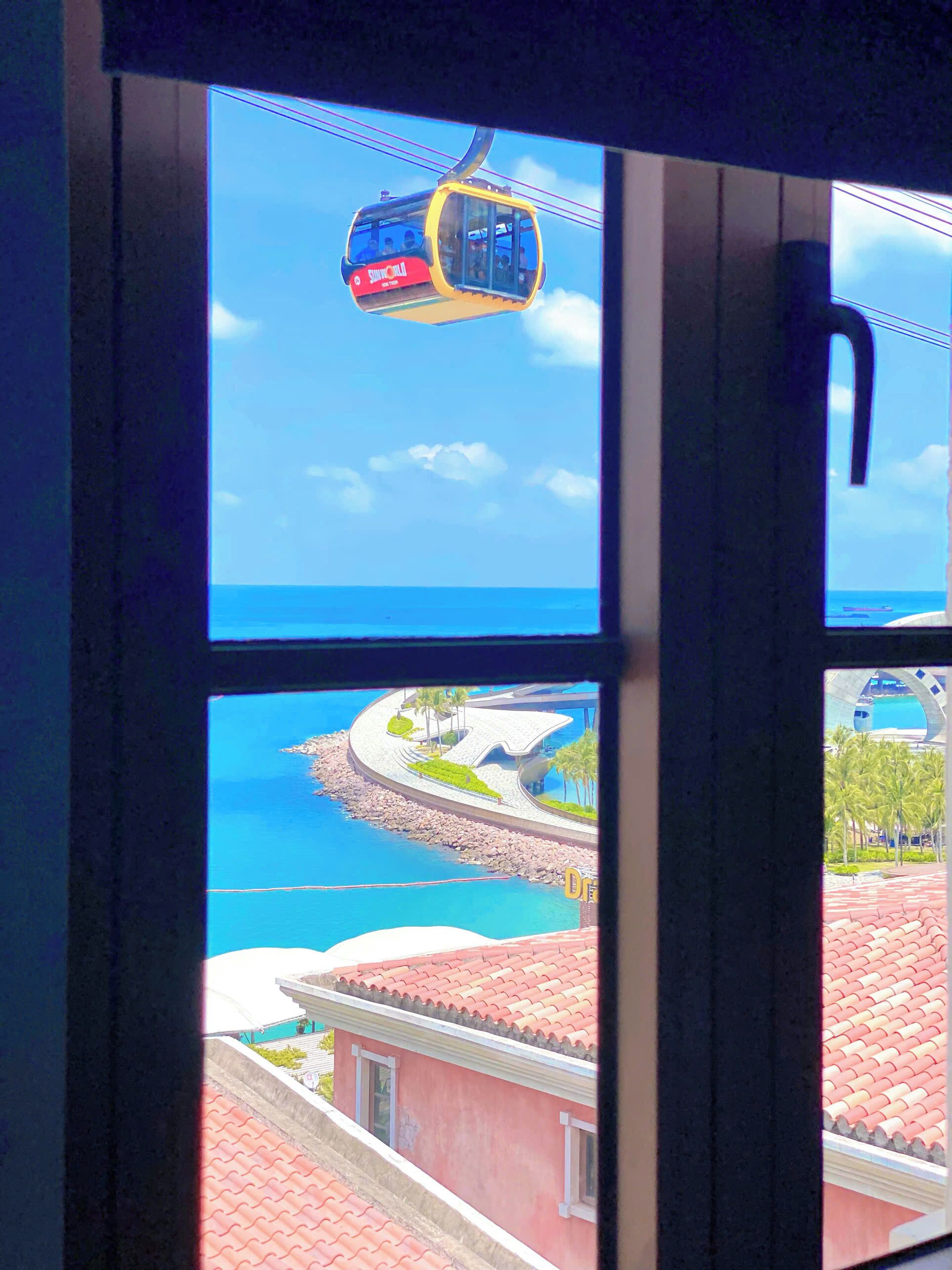 Camas de colchão pillowtop, minibar, cofre no quarto 