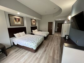 Quarto Duplo Standard, 2 camas de casal, não fumadores, vista para a montanha | Secretária, secretária adequada para computadores portáteis 