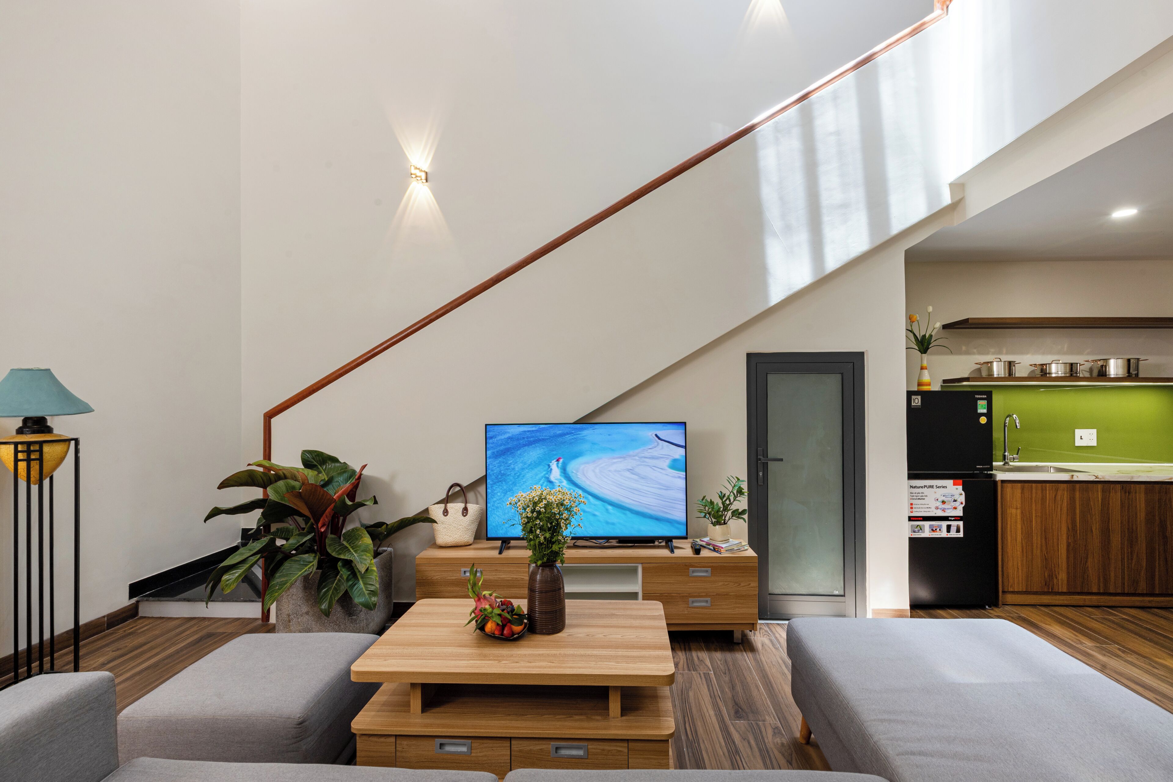 Casa em estilo japonês, 3 quartos, vista para o pátio, junto à praia | Sala de estar | Televisor LCD de 32 polegadas com canais por cabo 