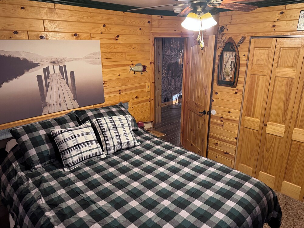 Charming 2-bedroom cabin in beautiful National City, Michigan 20 mins ...