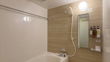 Apartamento em estilo japonês | Casa de banho | Chinelos