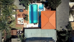 2 piscinas exteriores