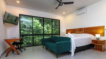 Bangalô luxo, sacada, vista para o rio | Wi-Fi de cortesia, roupa de cama