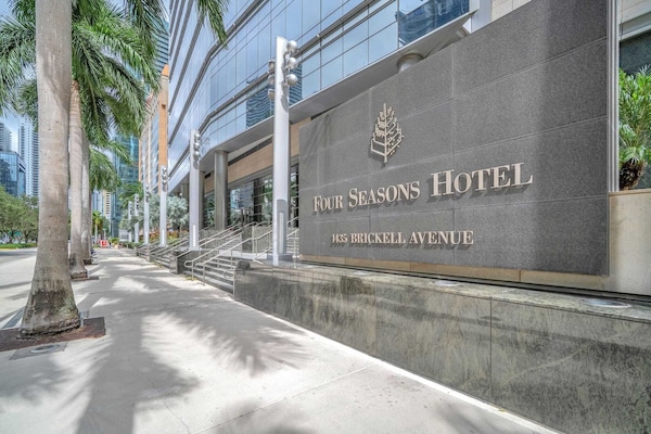 Four Seasons 1br Suite - Miami, FL