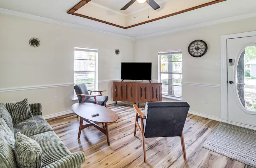 The Wander Inn: 2 Bed-2 Bath Bungalow Recently Renovated, Walk To Downtown - Weatherford, TX