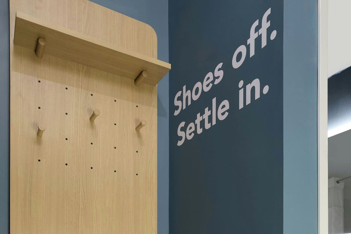 Secretária, secretária adequada para computadores portáteis