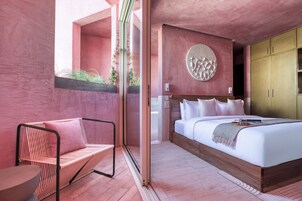 Suite Deluxe, Vista para a cidade | Lençóis de algodão egípcio, roupa de alta qualidade, minibar 