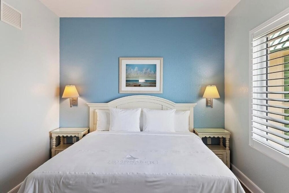 Beachside 1 Bedroom Condo – Gorgeous Ocean Views + Pool, Ideal for ...