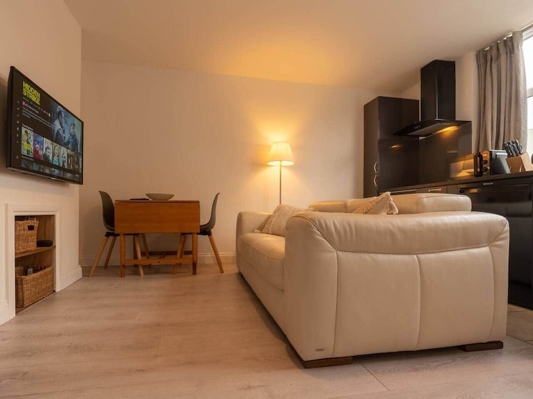 Luxury Modern Flat Close To City Free Parking - Leeds