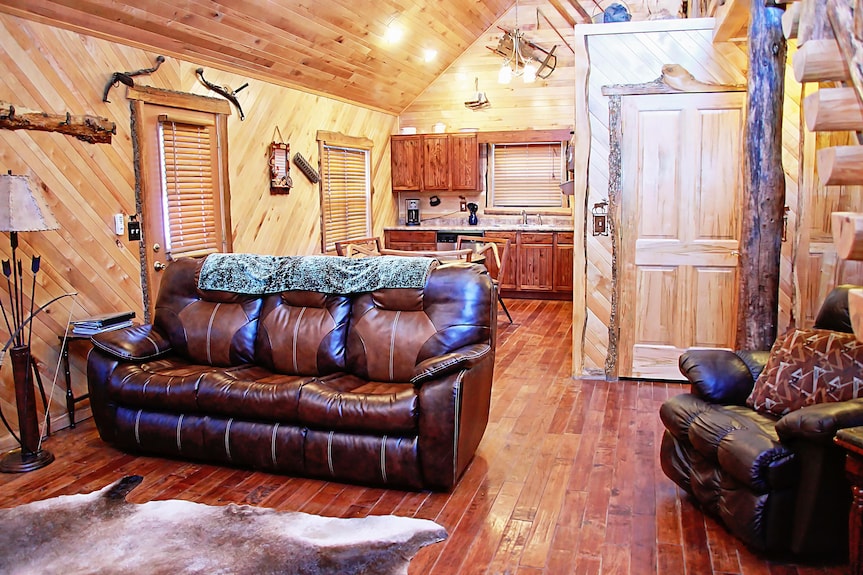 Deluxe 2-bedroom Cabin - Chief Logan State Park, Logan