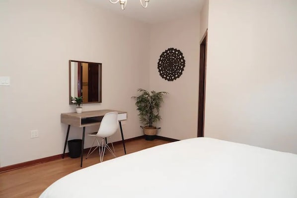 Apartamento Deluxe, 2 quartos | Secretária, Wi-fi grátis