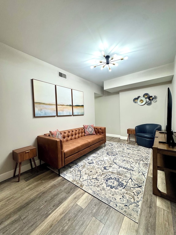 Wonderful 3bd/2ba Condo W/ Ac In Fort Sanders. 2 Blocks To Utk! Free Parking! - Neyland Stadium Knoxville