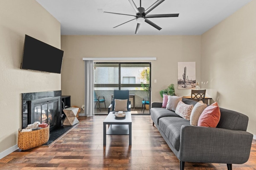 Chic 2br Scottsdale Marble Condo 204 In Vibrant Old Town, Perfect For A Getaway! - Casino Arizona