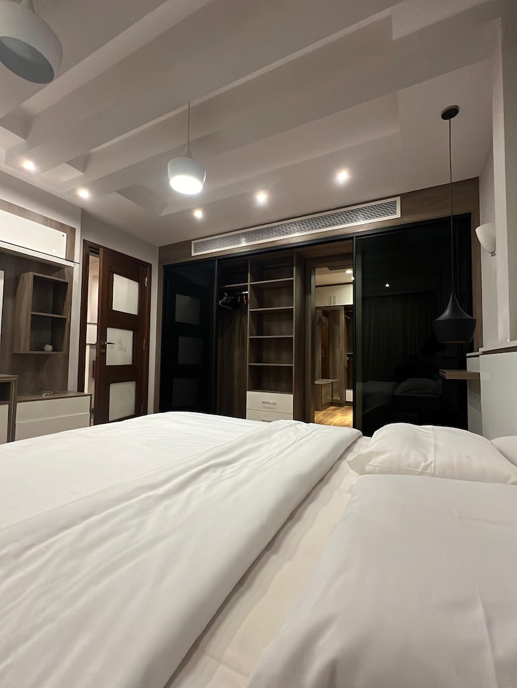 Fabulous 5-bedroom villa with AC in Giza Governorate - Kirdasah | Stayz