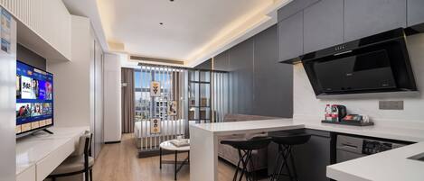 Quarto Duplo Premier, Vista para a cidade | Roupa de alta qualidade, secretária