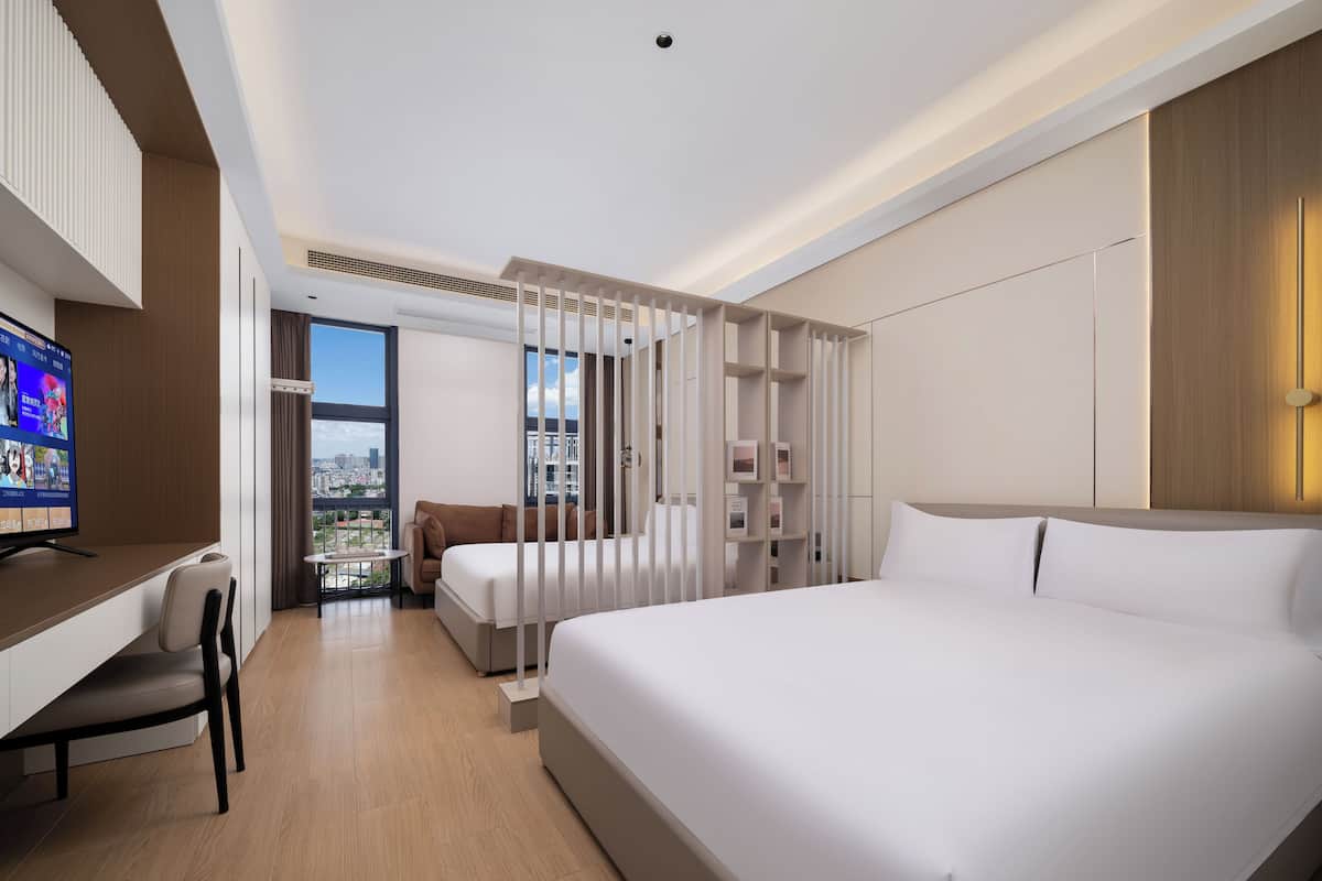 Quarto Twin Superior, Vista para a cidade | Roupa de alta qualidade, secretária