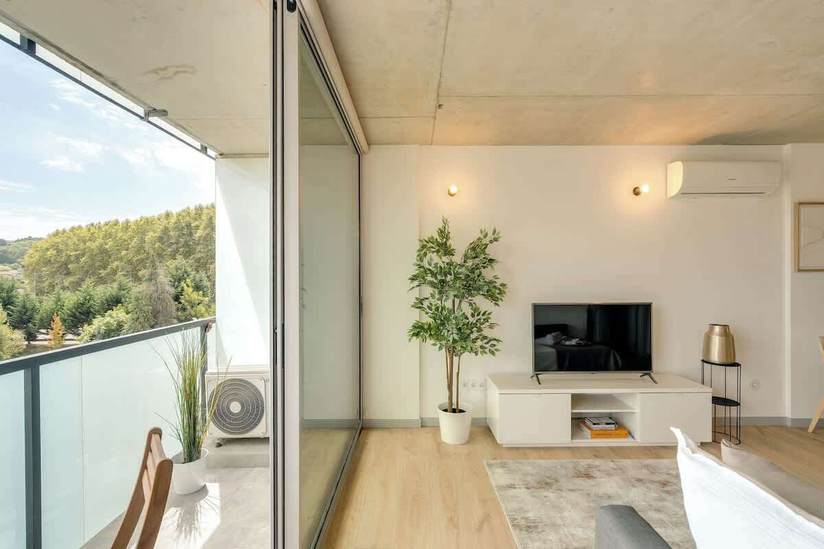 Premium Flat W/ Balcony, Pool & Garage By Hostwise - Valadares