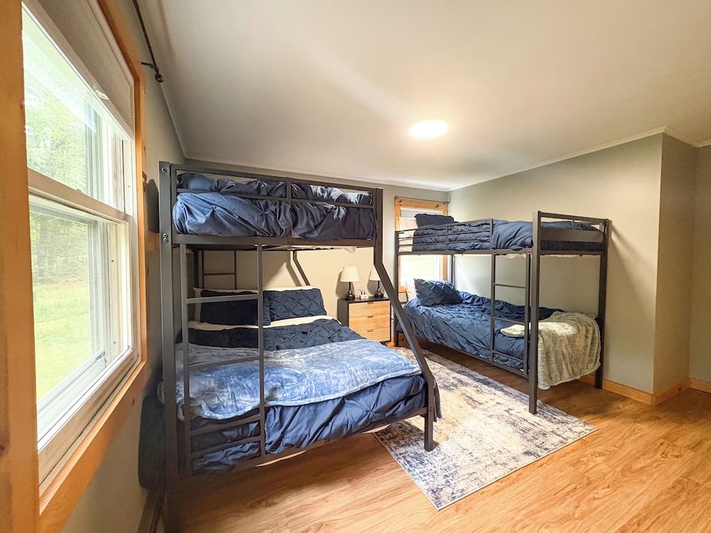Sunday River Getaway - Dog Friendly + Hot Tub 10 Min to Sunday River ...