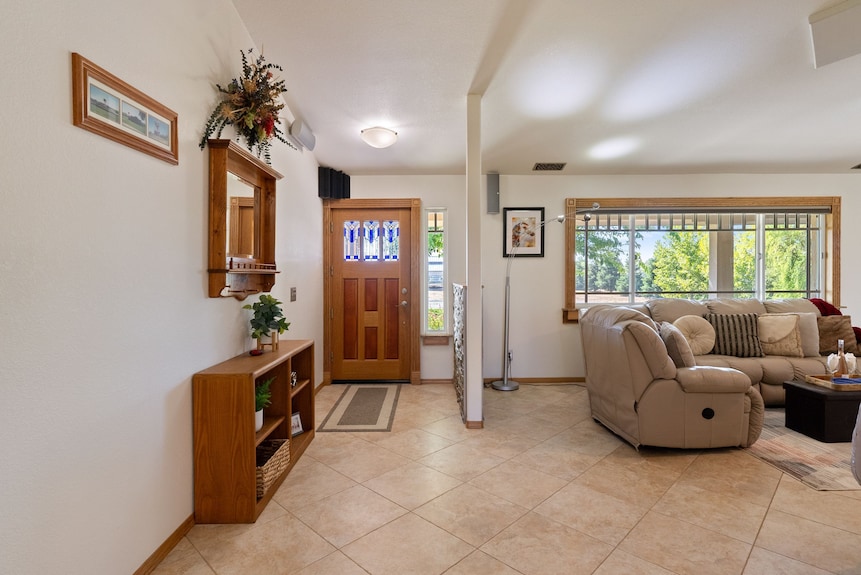 Relax In Paso Robles: Fenced Yard & Vineyard Views - Paso Robles, CA