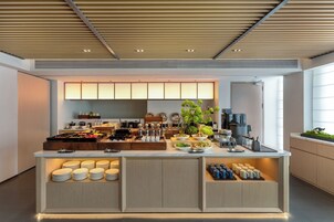 Café da manhã com buffet todos os dias (CNY 48 por pessoa) 