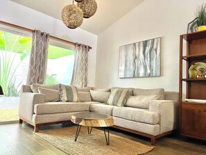 Casa, 4 quartos, varanda | Sala