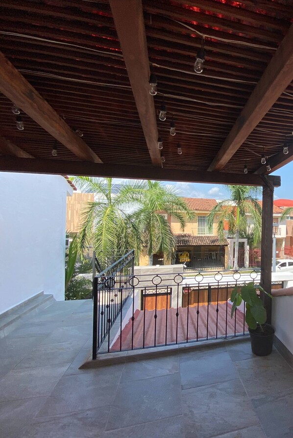 Casa, 4 quartos, varanda | Terrenos do alojamento