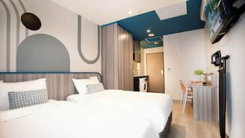 Quarto Duplo | Cofre no quarto, secretária, cortinas/cortinados opacos