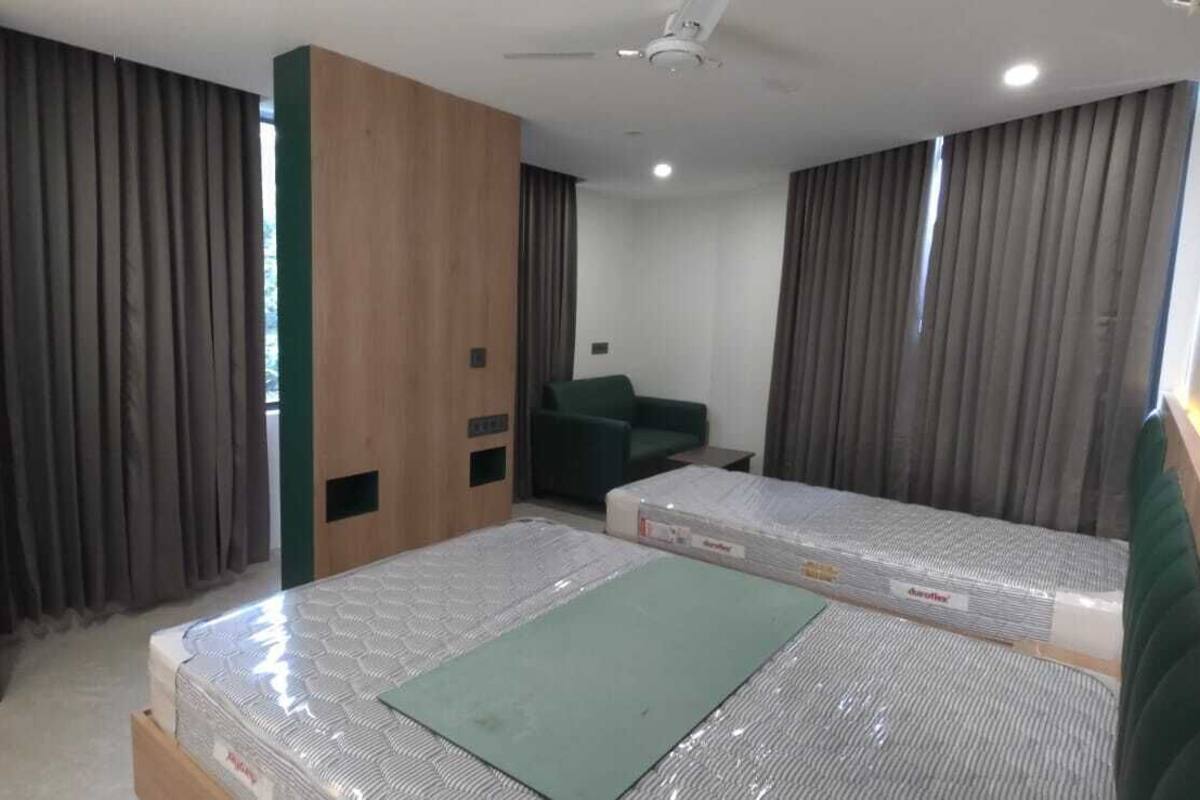 Quarto triplo executivo | Escrivaninha, ferros/tábuas de passar roupa, Wi-Fi de cortesia