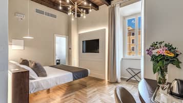 Double Pantheon view 2nd floor | Minibar, cofre com capacidade para portátil, secretária