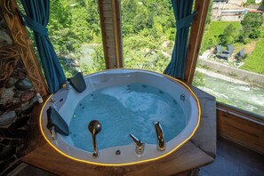 Bungalow Deluxe, vista para o rio | Wi-fi grátis
