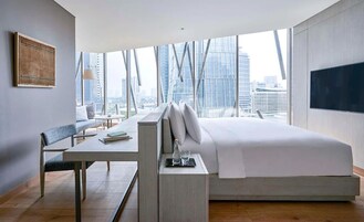 Signature Room, City View | Cofre no quarto, secretária