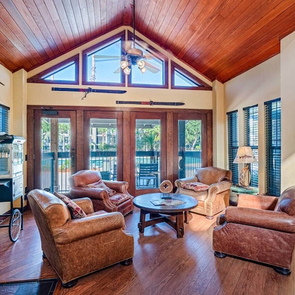 Spacious Home W/pool & Patio Near Lettuce Lake - Busch Gardens Tampa Bay