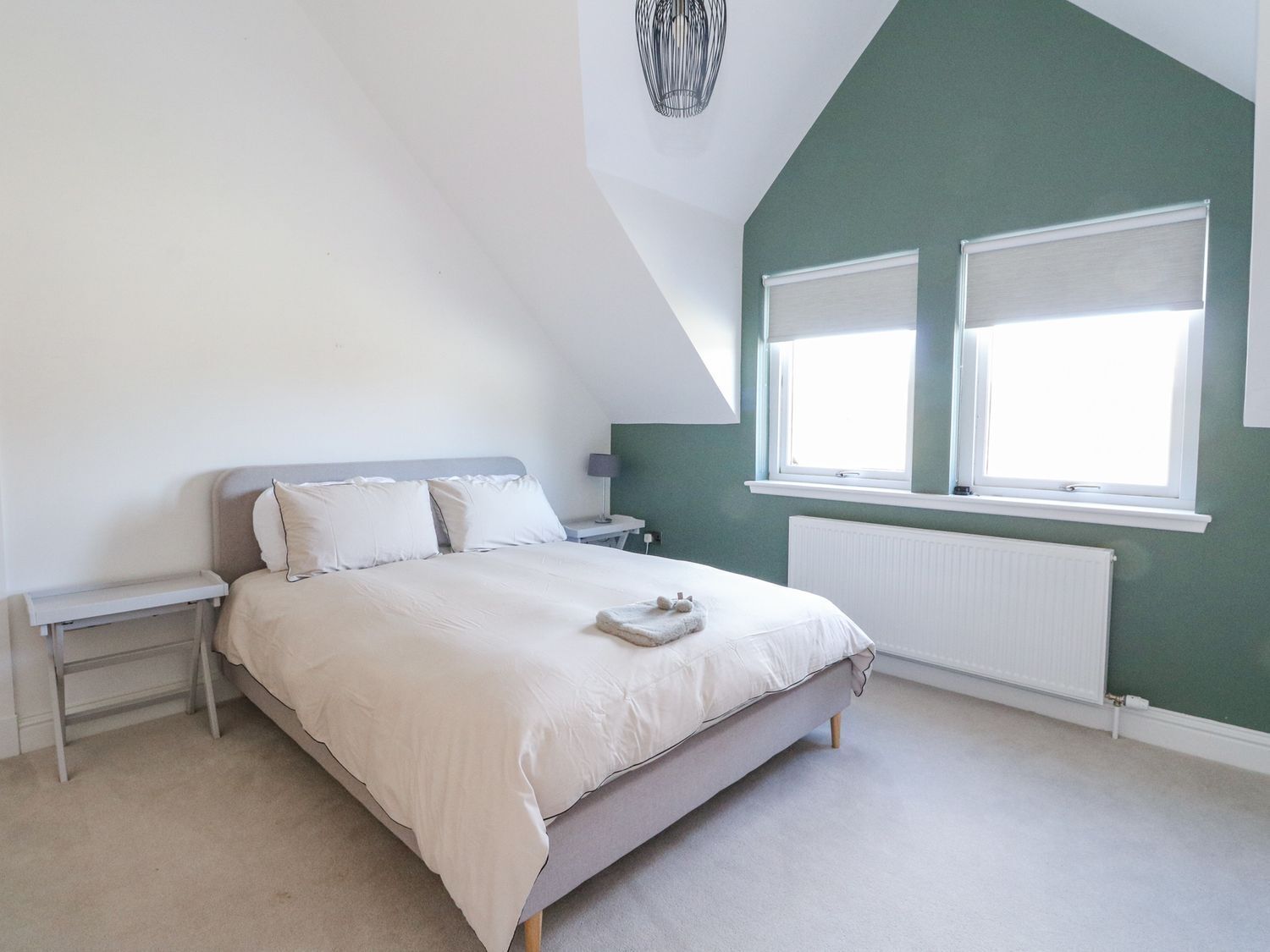 5 quartos, individualmente decorados, individualmente mobiliados