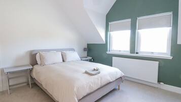 5 quartos, individualmente decorados, individualmente mobiliados