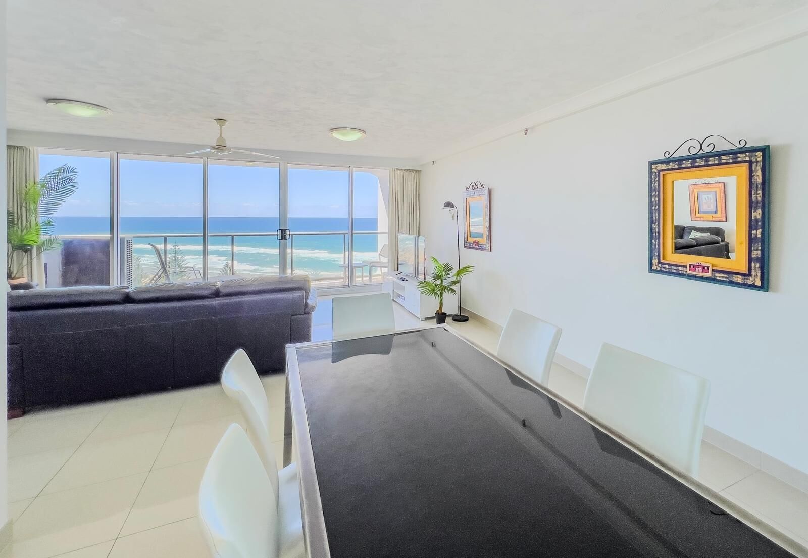 Beach Life At Peninsula - Surfers Paradise
