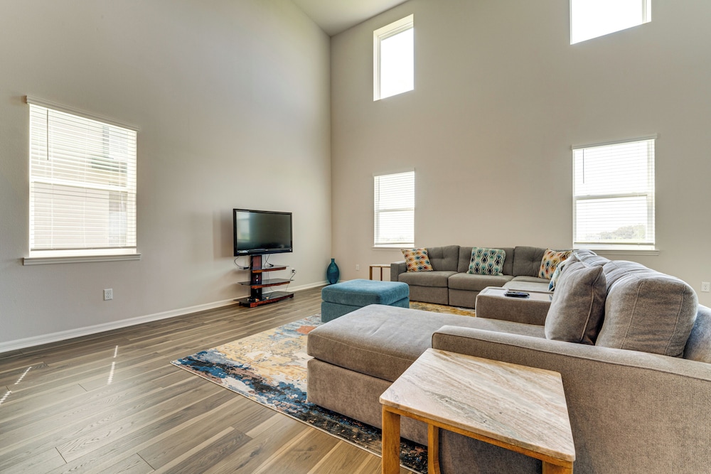 Pool Access: Family Gem W/ Views In St Cloud! - St. Cloud, FL