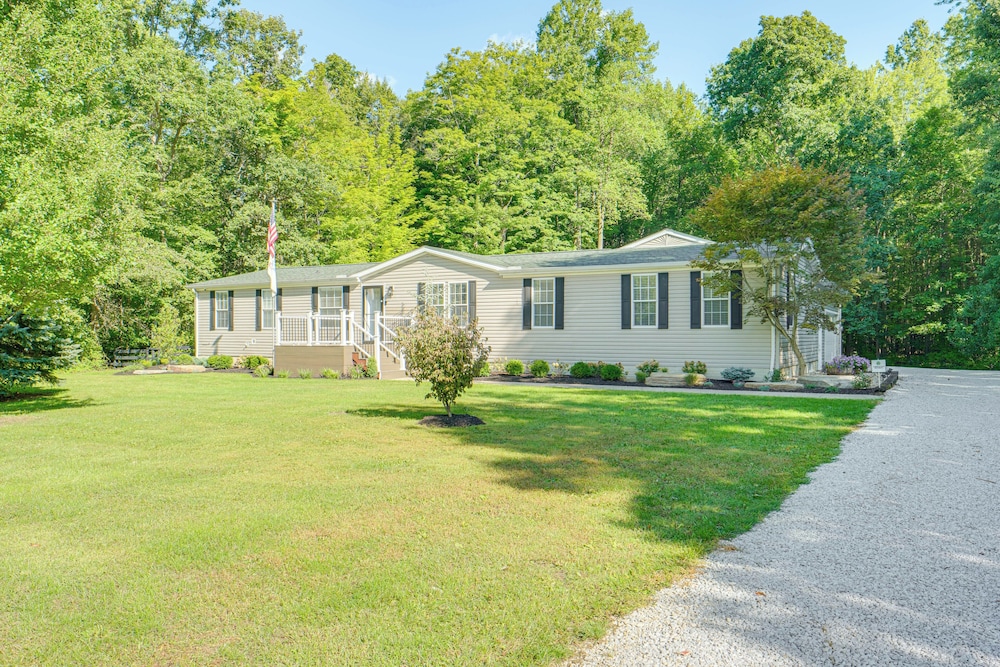 1 Mi To Geneva Sp: Family Home W/ Game Room & Yard - Geneva-on-the-Lake, OH