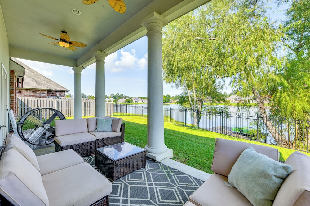 Fenced-in Yard & Pond Views: Home 18 Mi To Lsu! - Louisiana