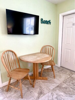 Apartamento em Condomínio Fechado, 3 quartos | Restaurantes